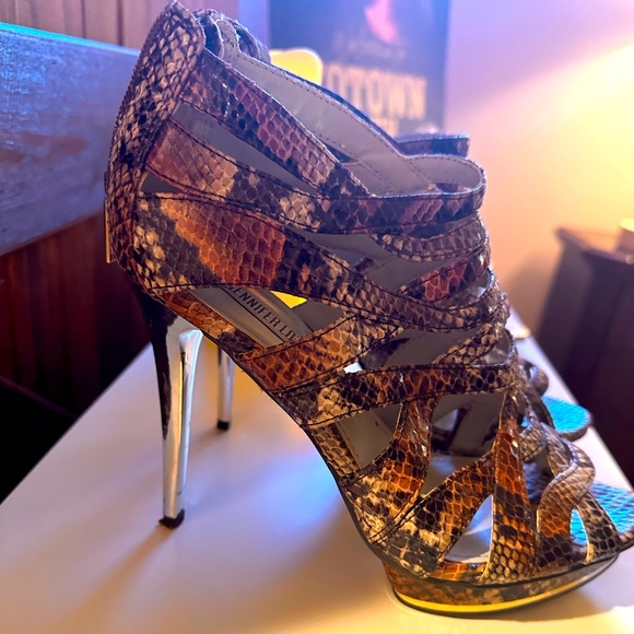 Jennifer Lopez | Shoes | J Lo Shoes Wore Them Once Small Scratch On The ...